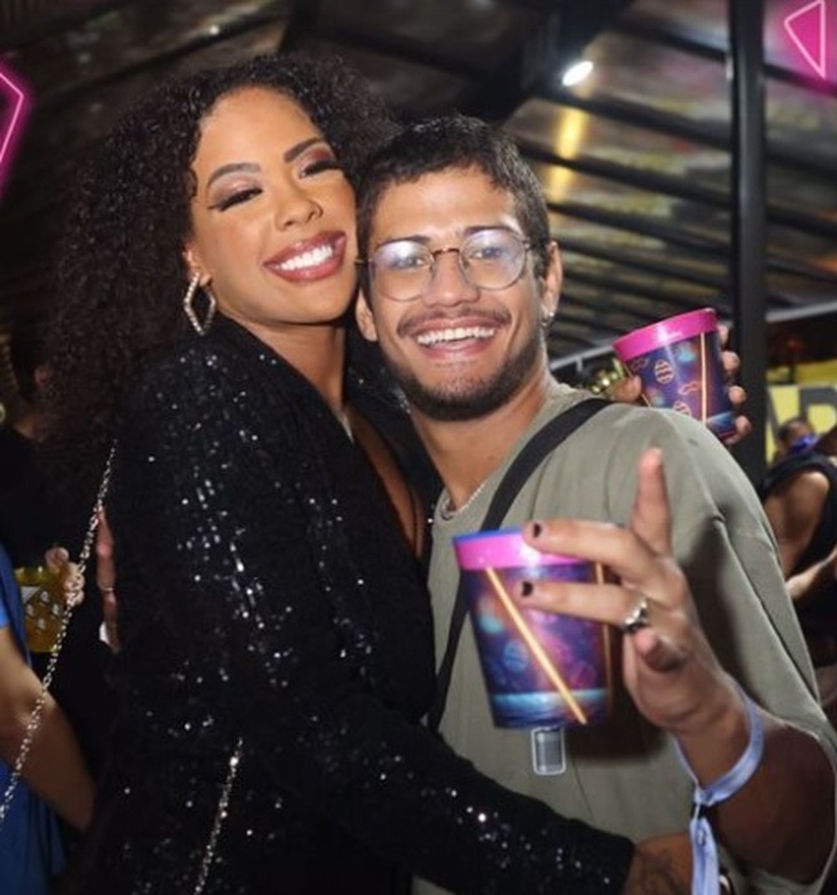 Marvvila faz primeira noitada pós BBB Gabriel Santana no Rio de