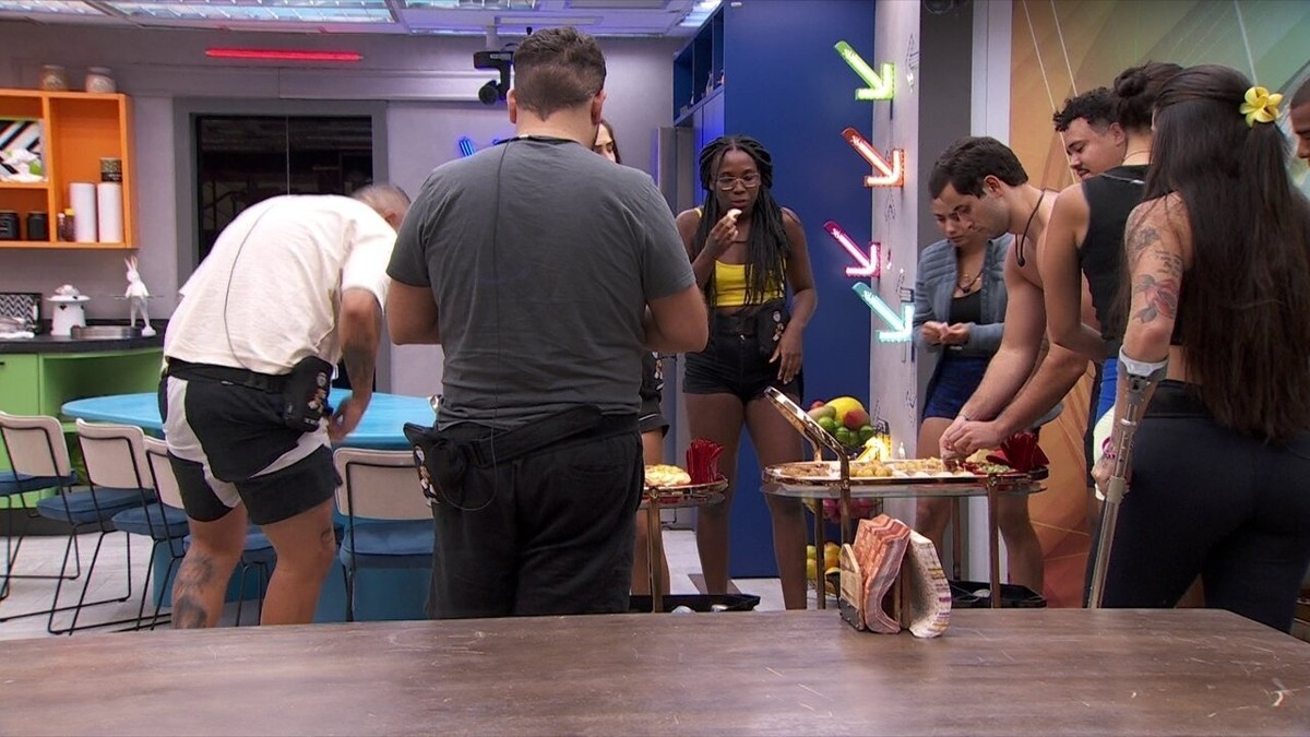 Hoje Tem Festa No BBB Brothers Recebem Comes E Bebes Festa Gshow