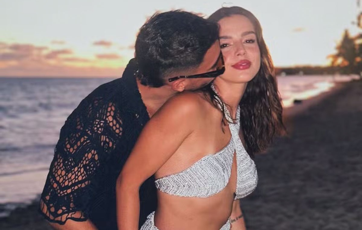 Giovanna Lancellotti Posa Aos Beijos O Namorado Gabriel David E