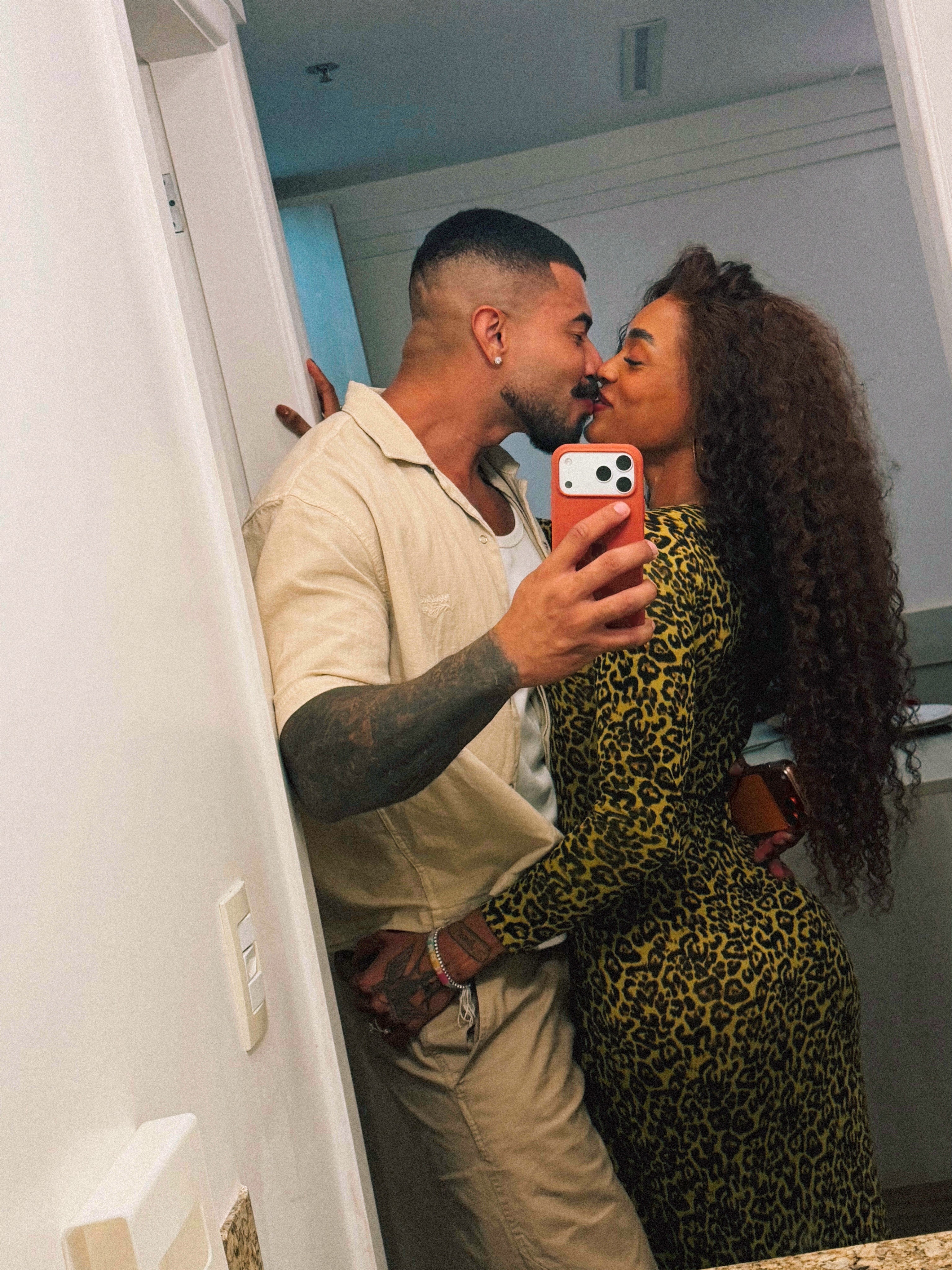 Patrícia Ramos assume novo relacionamento com foto de beijo | Gshow