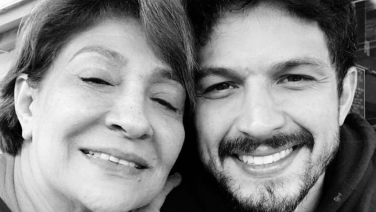 Mãe de Romulo Estrela faz sucesso nas redes: ‘Ela que manda em tudo ...