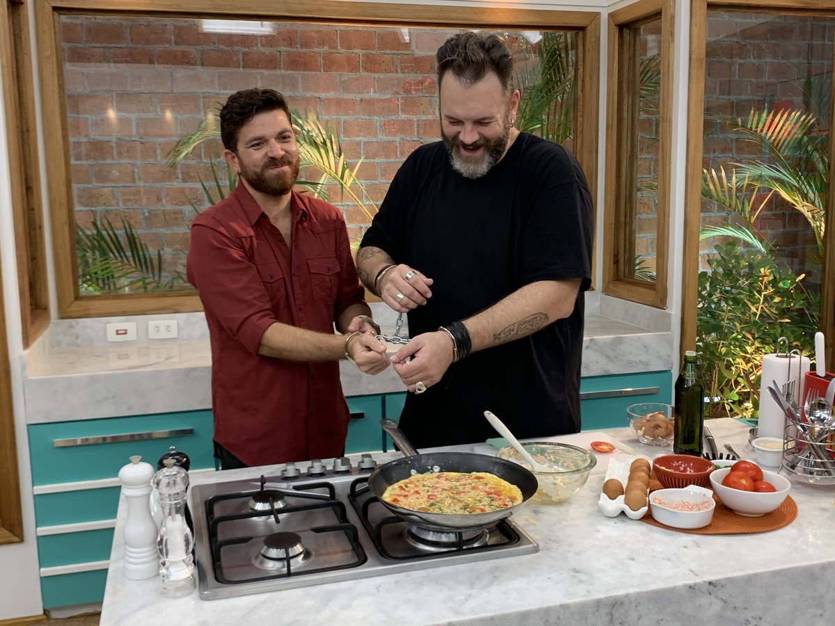 Guga Rocha e Jimmy Ogro cozinham algemados em desafio do 'Copia e Cola ...