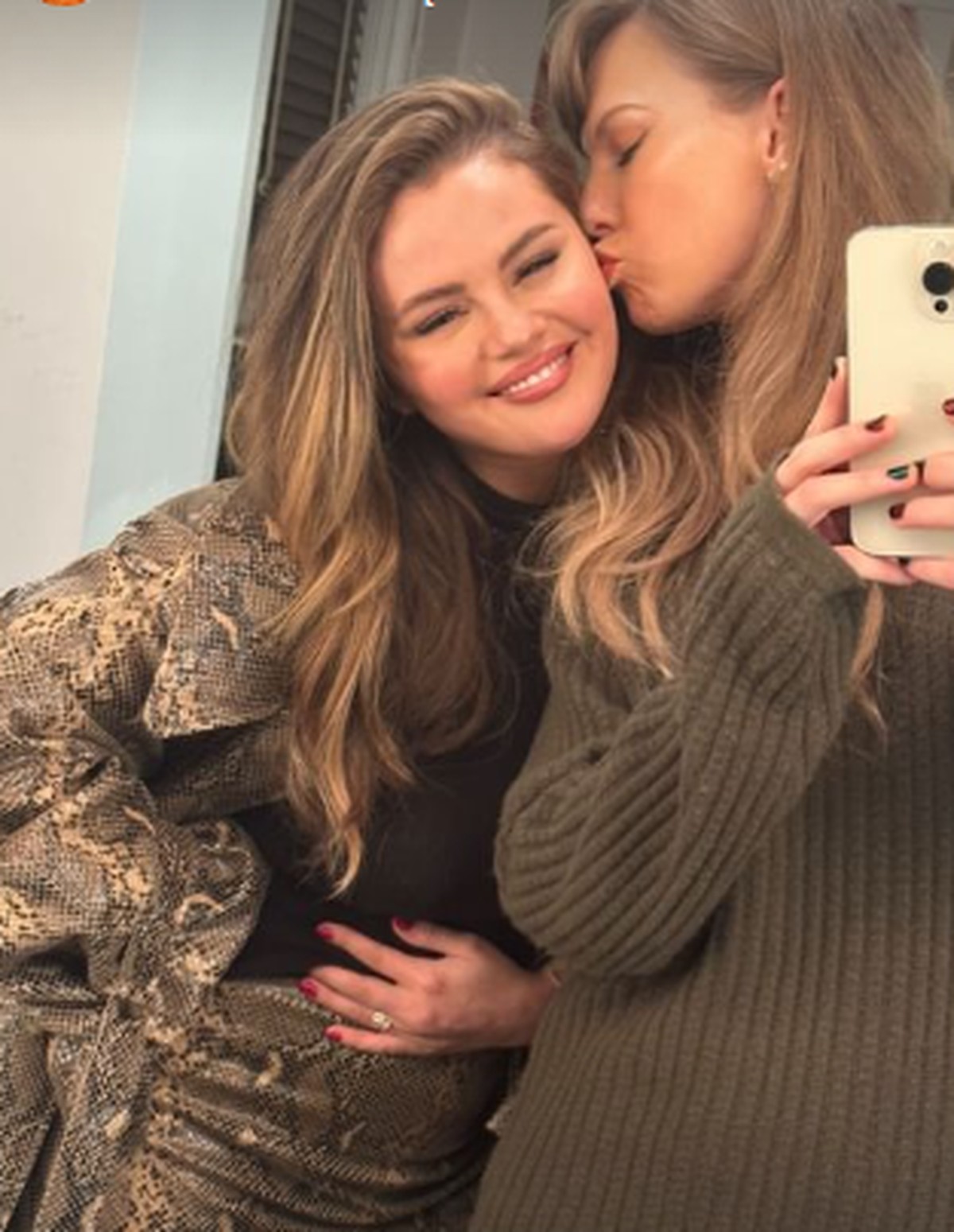 Selena Gomez faz story em homenagem ao aniversário de Taylor Swift ...