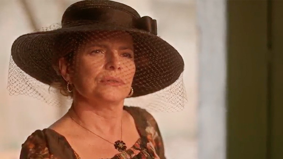 Debora Bloch interpreta Deodora Montijo em No Rancho Fundo | personagem ...