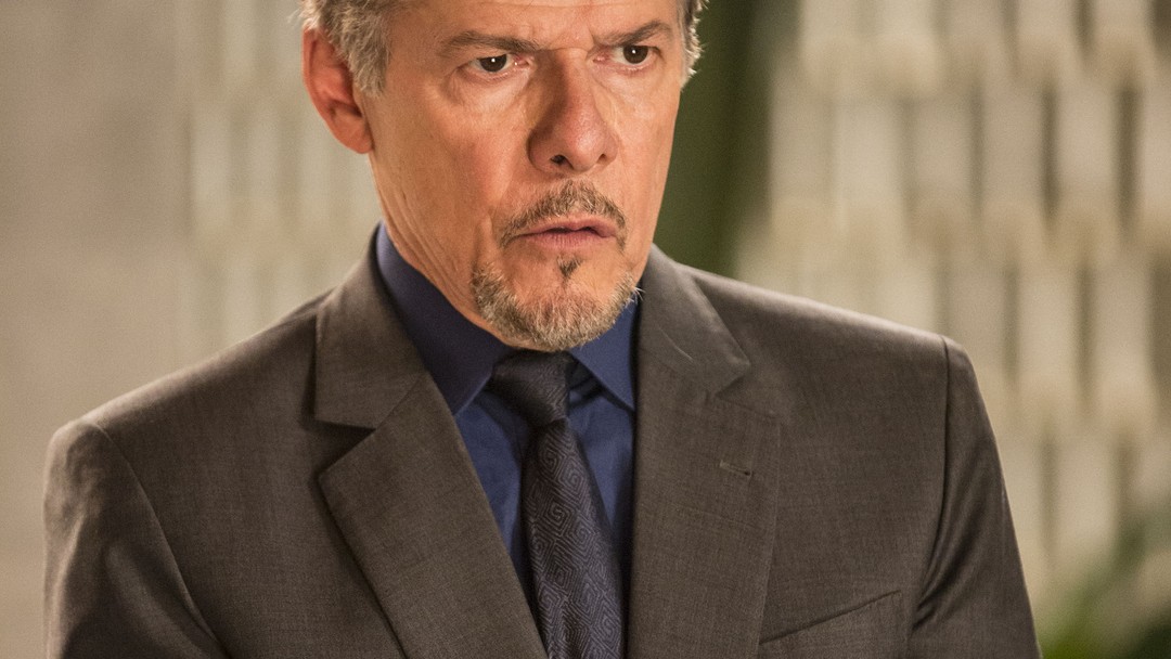 José Mayer interpreta Sebastião Bezerra (Tião) em A Lei do Amor ...