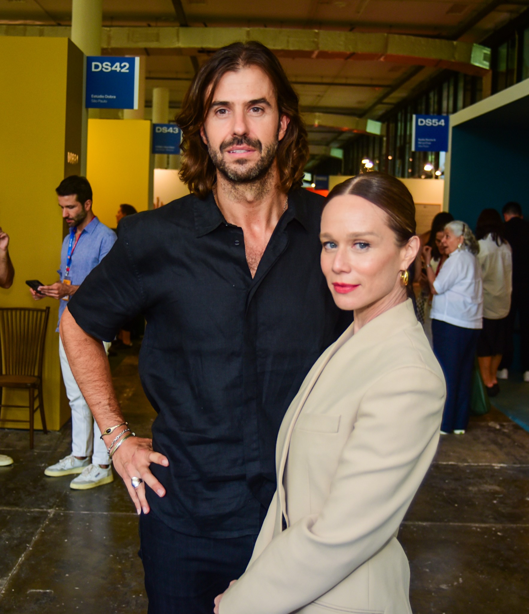 Mariana Ximenes posa com o namorado Thiago Cordeiro em evento em São Paulo | Gshow