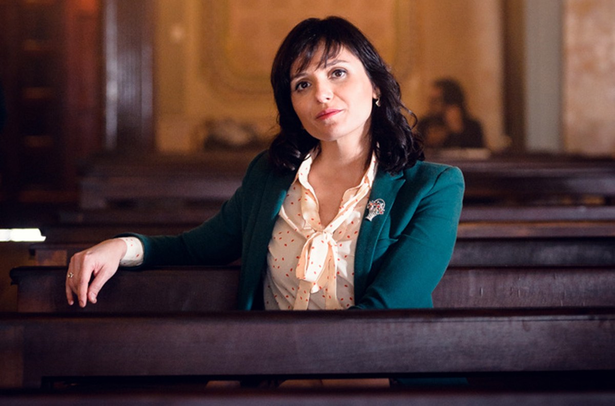 Monica Iozzi brinca sobre ritual ousado de Celeste em 'Vade Retro ...