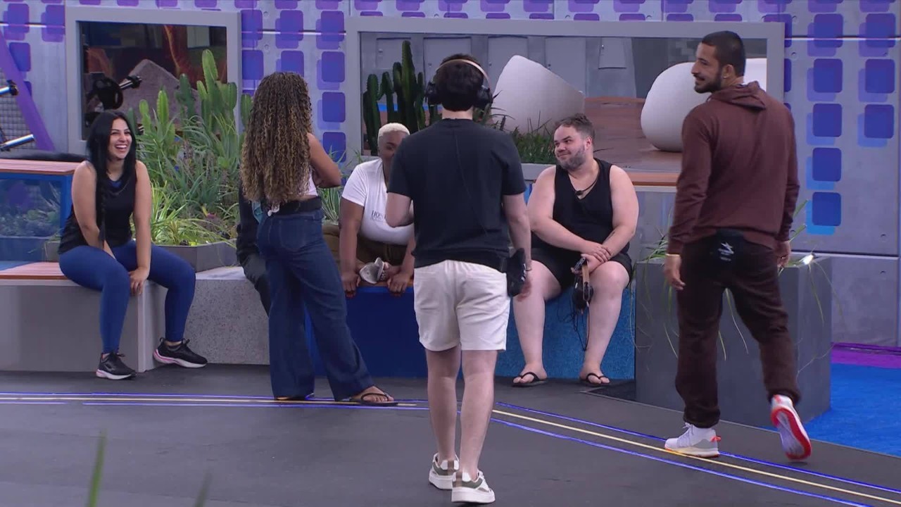 No Estrela da Casa, Gabriel Smanioto brinca sobre penteado: 'Parecendo o Zacarias'