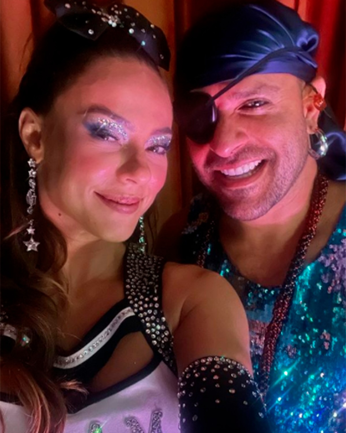 É carnaval: famosos se fantasiam e brilham com seus looks nas redes | Gshow