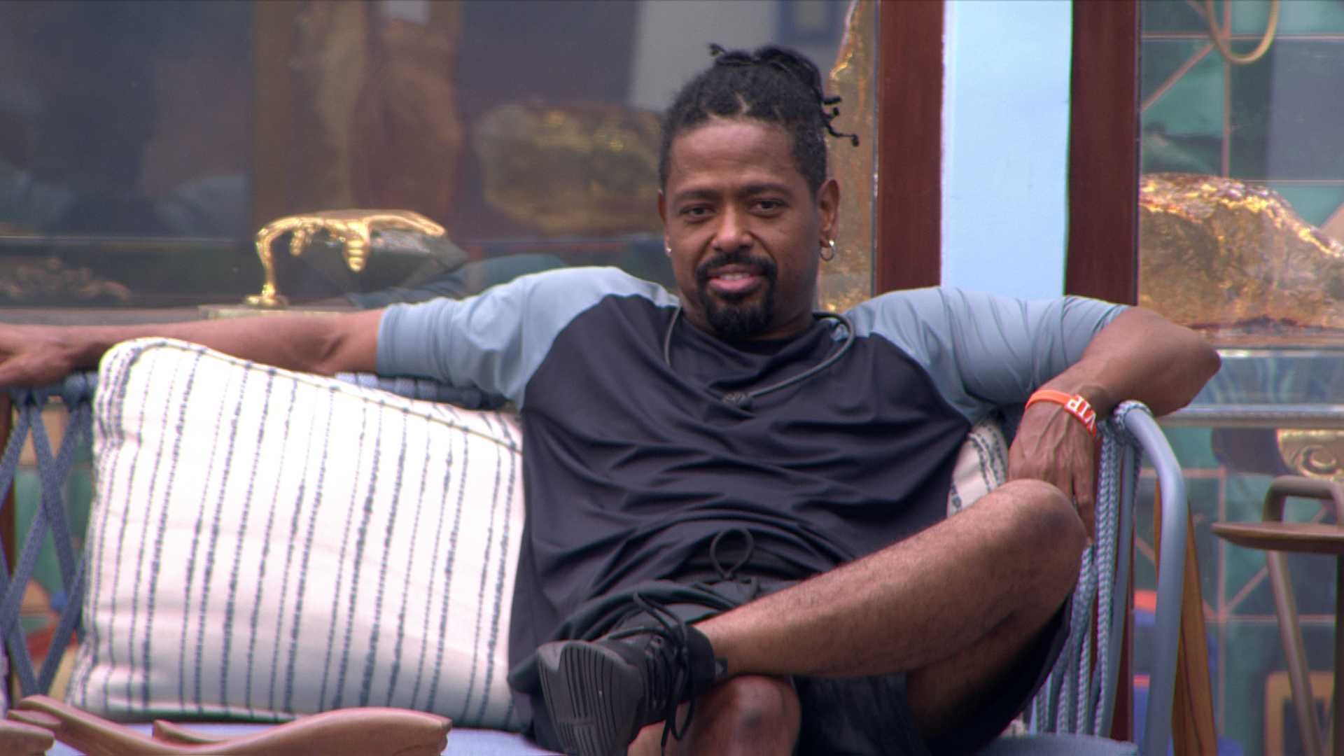 Babu Santana e Leandro conversam sobre jogo e brother dispara ...