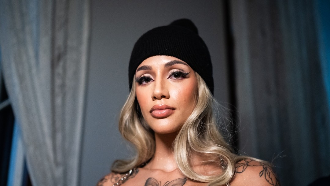 Azzy | Artistas | GSHOW