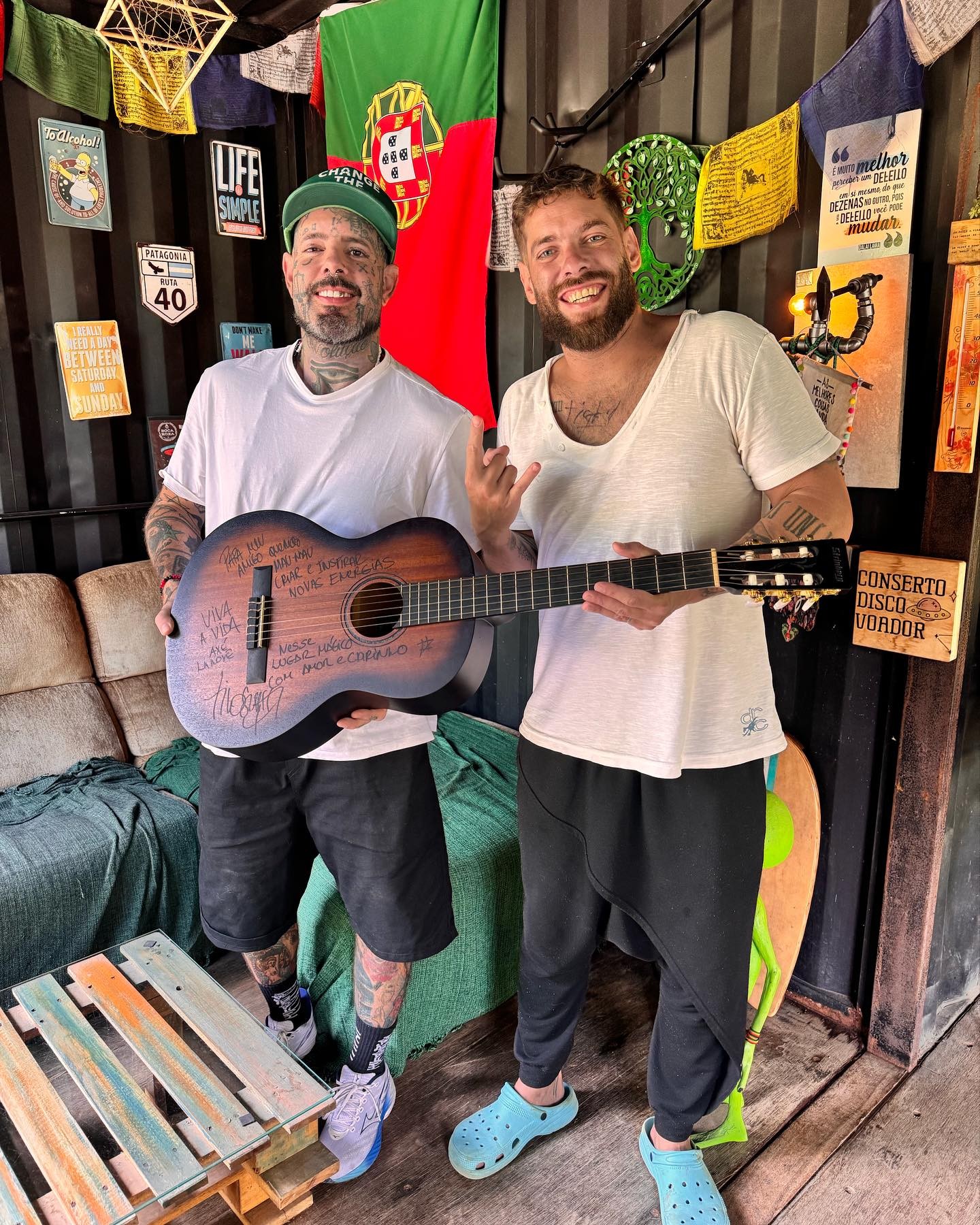 Tico Santa Cruz curte dias de descanso com a família na pousada do ex ...