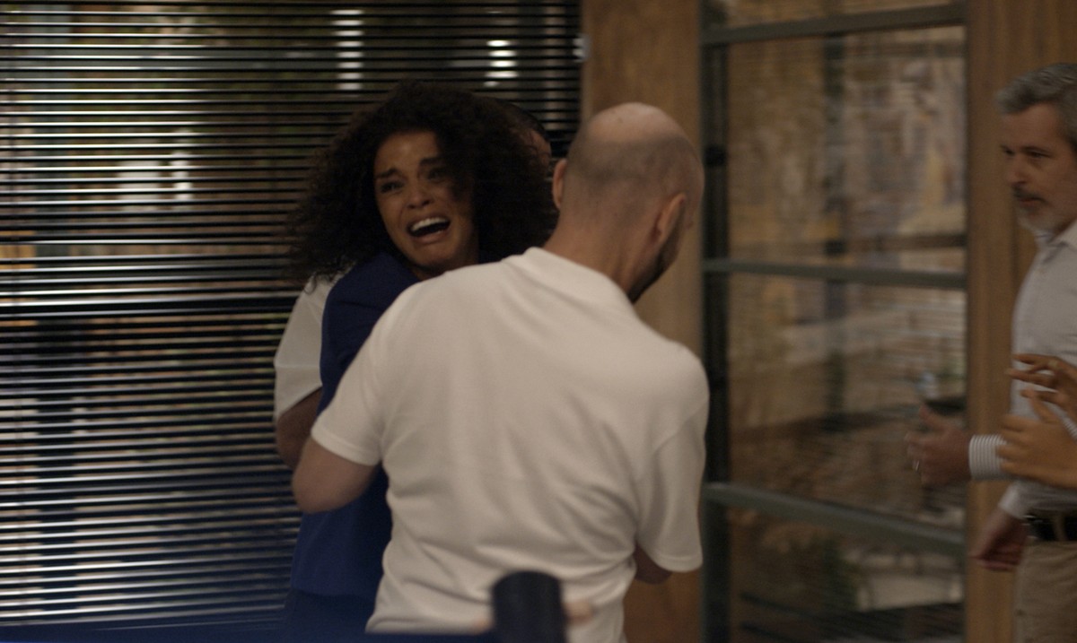 Nanda é internada após surtar na gravadora