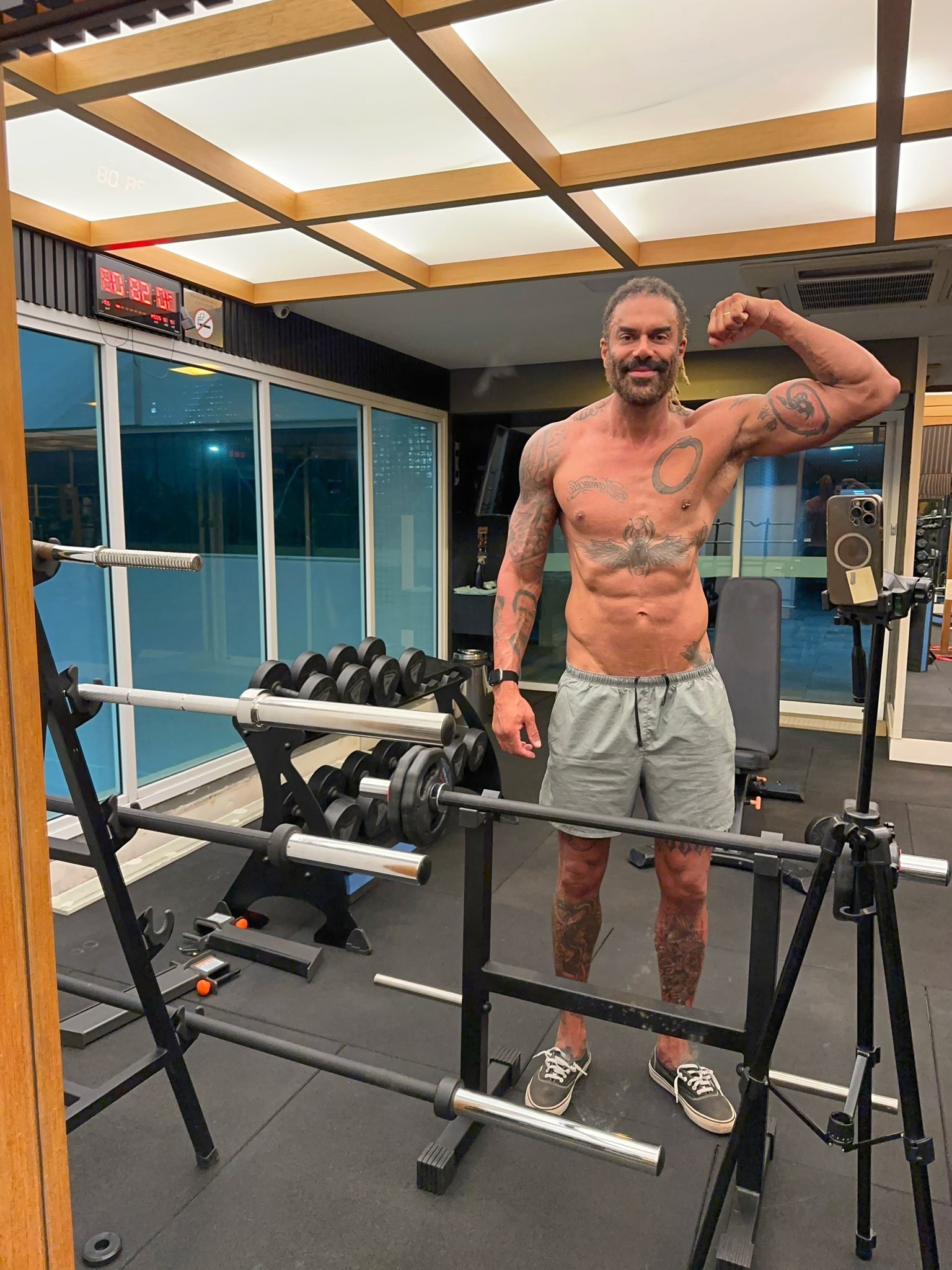 Ex-BBB Alan Passos, ex de Grazi Massafera, mostra shape definido; veja ...