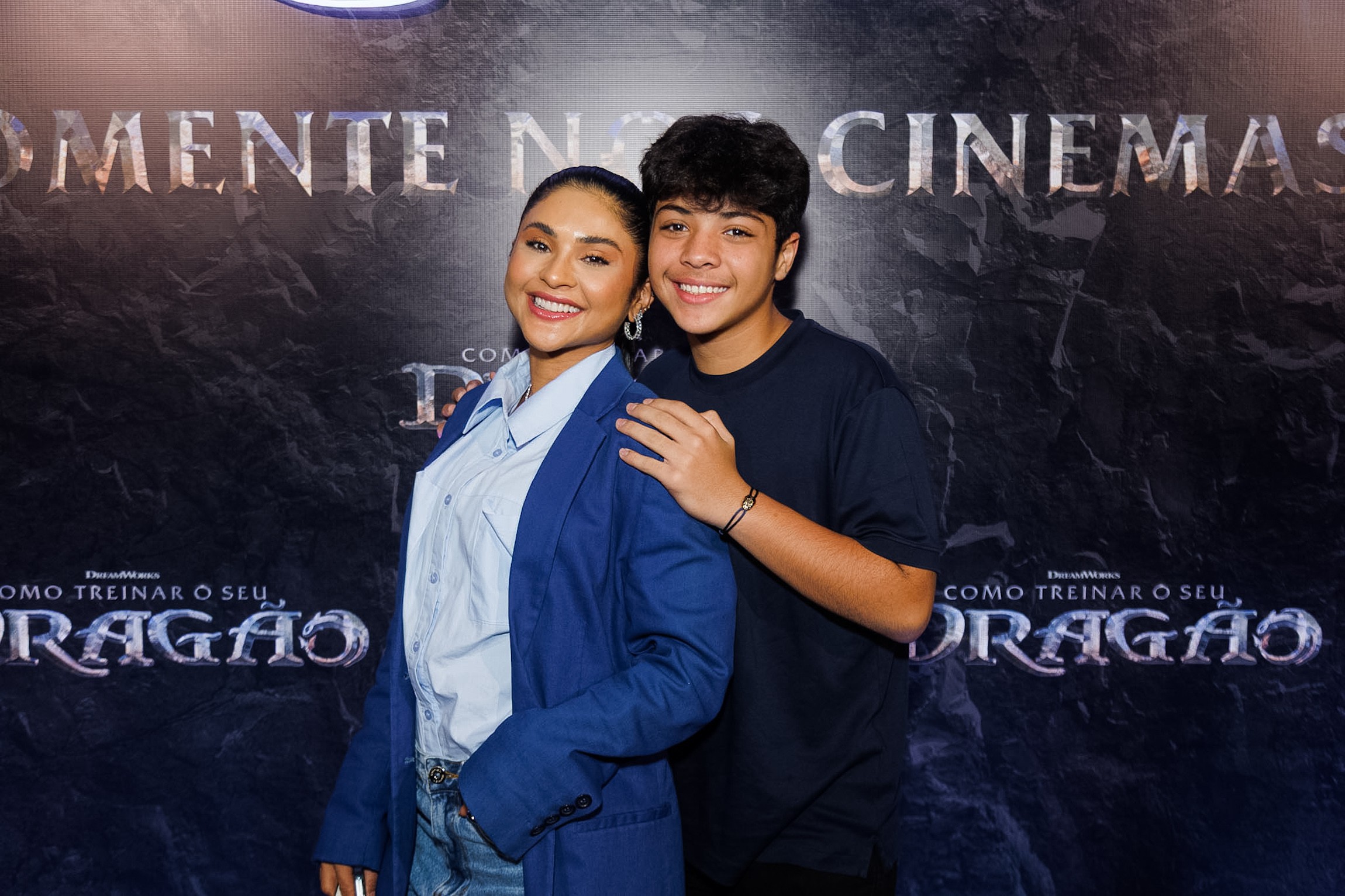 Mileide Mihaile posa com filho, Yhudy, e altura do menino impressiona ...