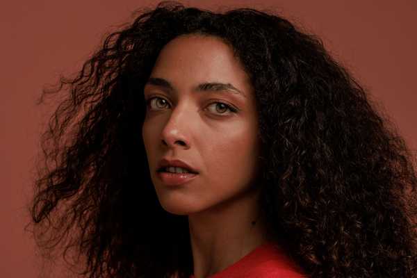 Alice Carvalho comemora dupla indicação ao Prêmio Grande Otelo ...