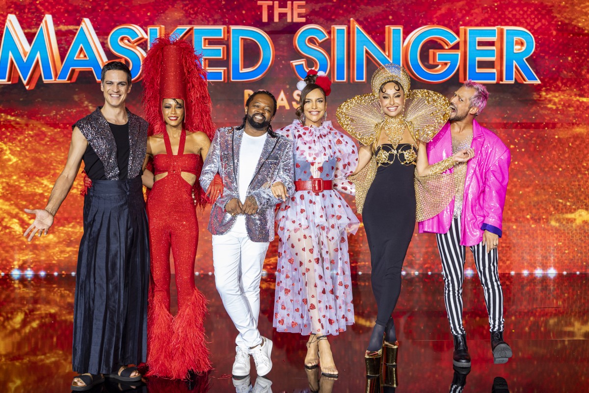 Xande de Pilares surge com look de paetês em episódio de Carnaval do ...