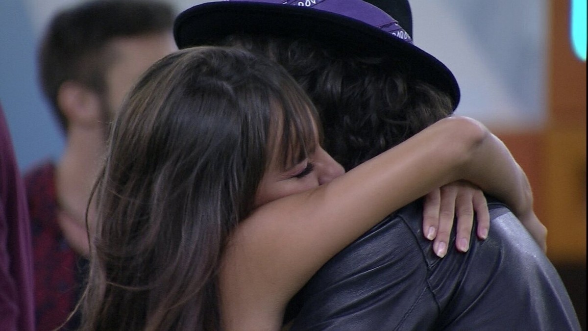 Thaís E Fiuk Se Abraçam Antes De Eliminação Do Bbb21 E Sister Diz