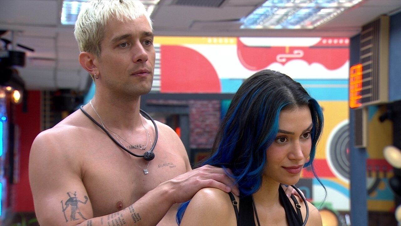 Matheus Torres faz massagem em Unna X, no Estrela da Casa | dentro da casa | gshow