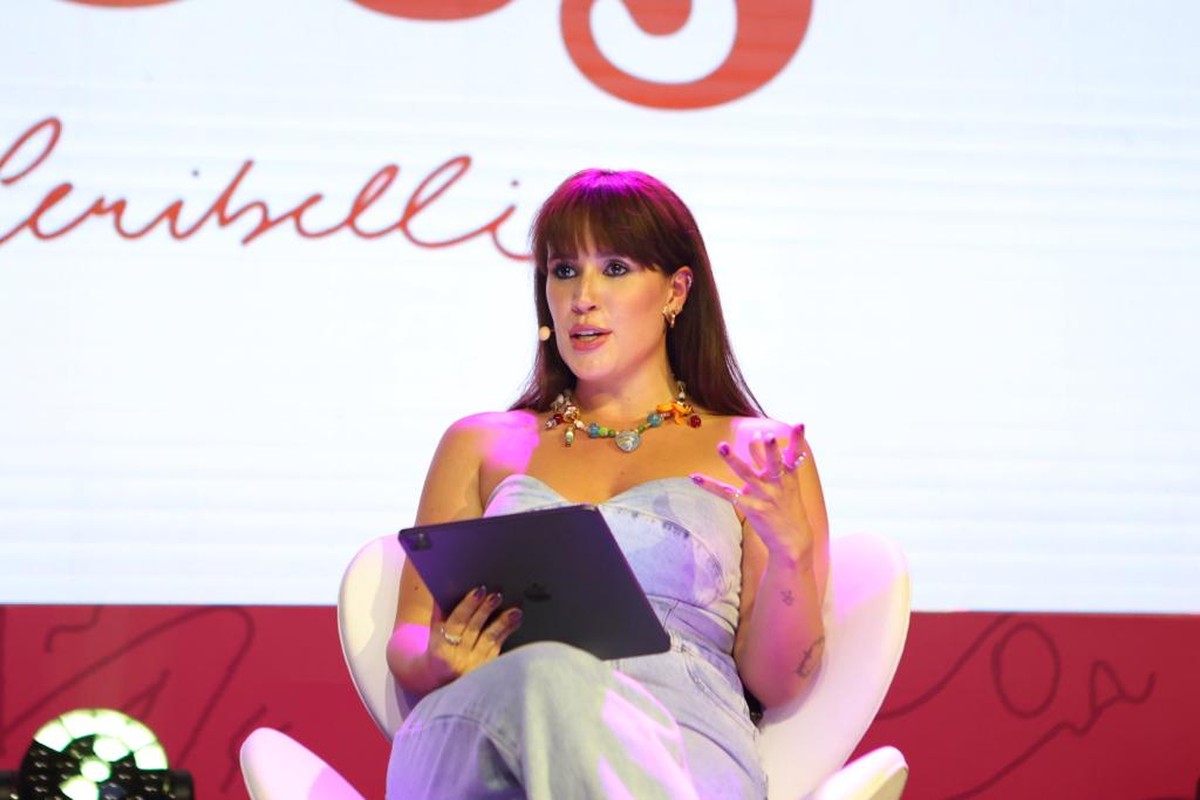 Marcela Ceribelli grava podcast 'Bom Dia, Obvious' ao vivo em palco da ...