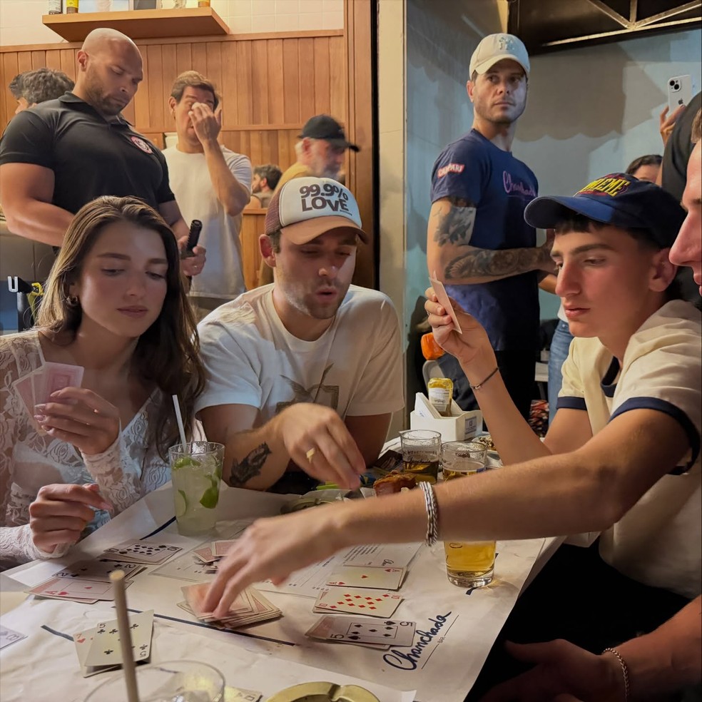 Dua Lipa se declara ao Rio de Janeiro em álbum de fotos – Lully FM