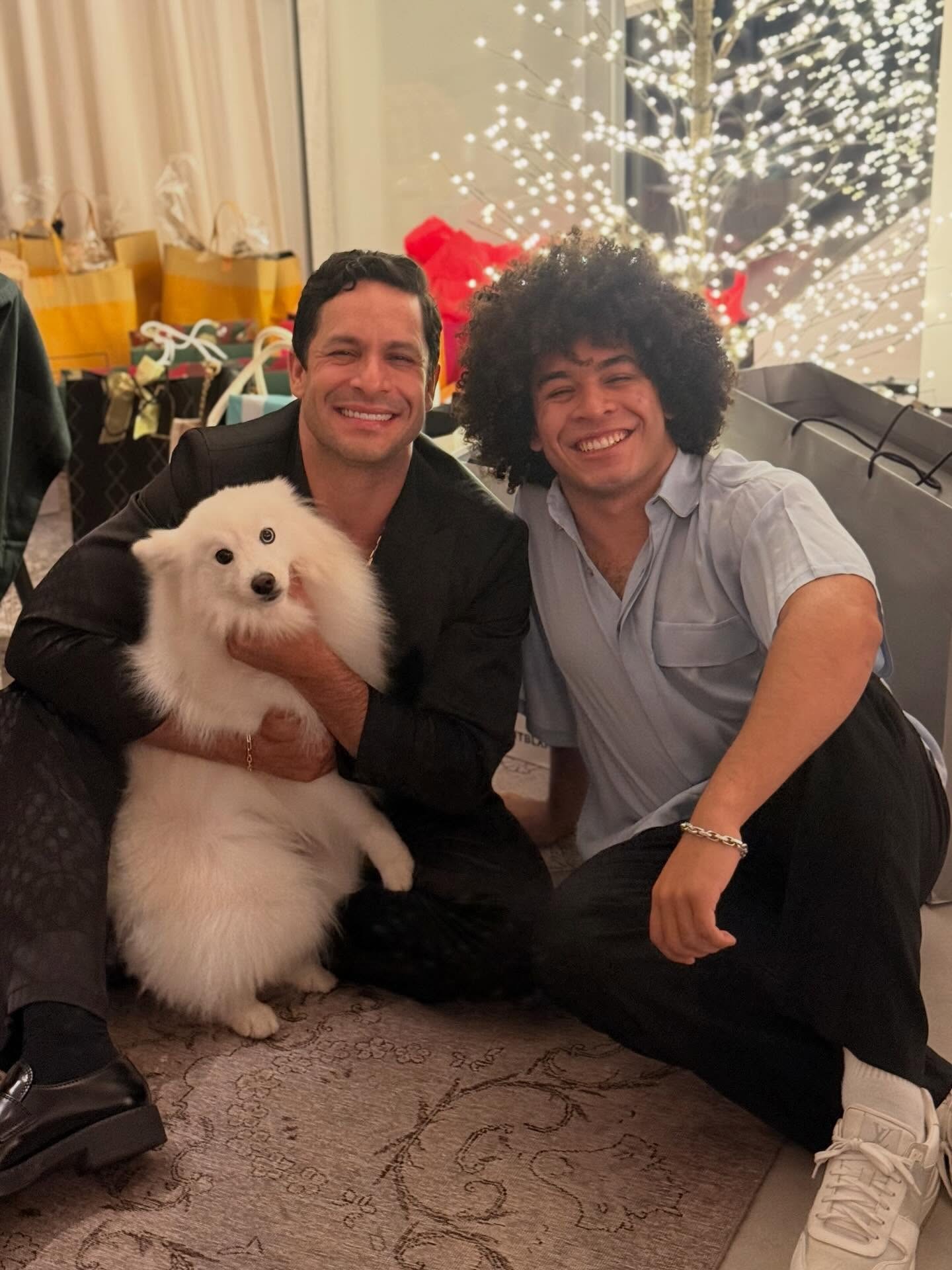 Rainer Cadete mostra sua comemoração de Natal ao lado do filho, Pietro ...