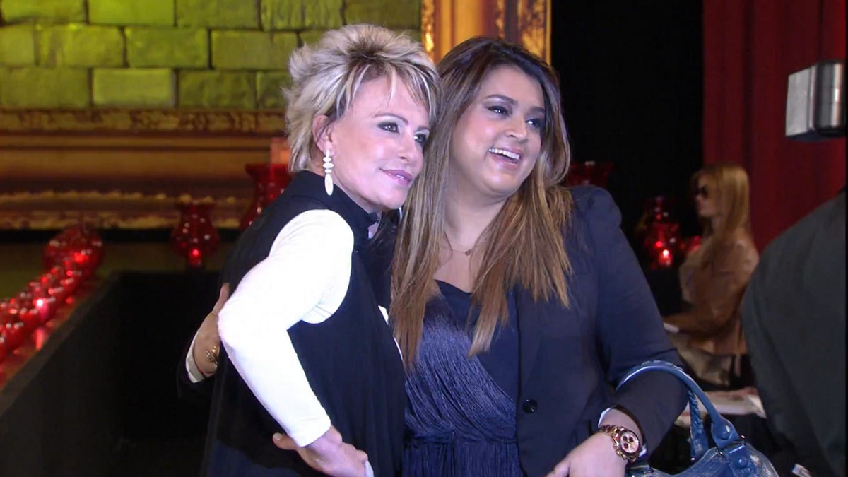 'Ti-Ti-Ti': Ana Maria Braga e Preta Gil comparecem ao desfile de Victor ...