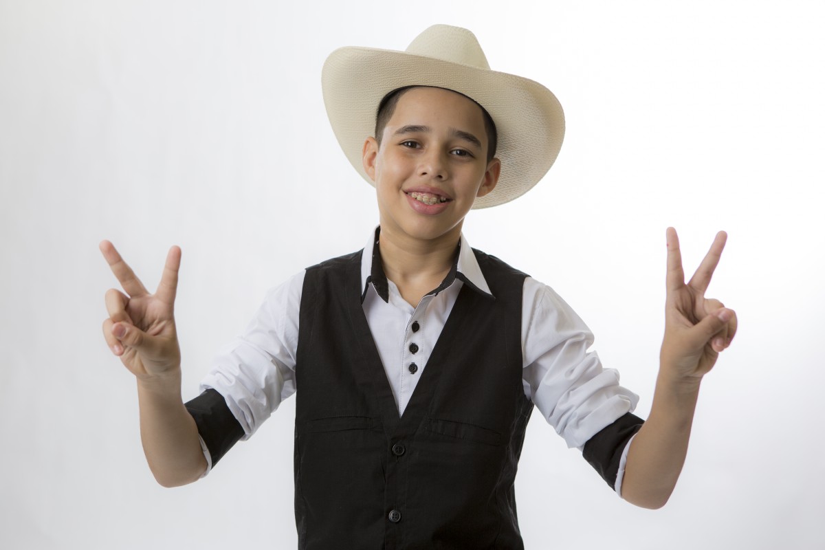 Lucas Viola é fã de sertanejo de raíz e sonha em se tornar um músico ...