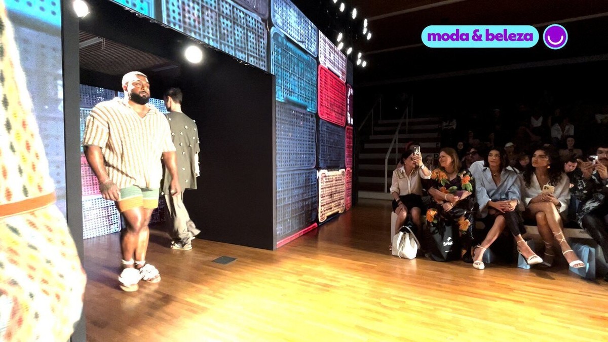 Baco Exu do Blues estreia em desfile no SPFW e define estilo: 'Blusa preta e short curto para ...