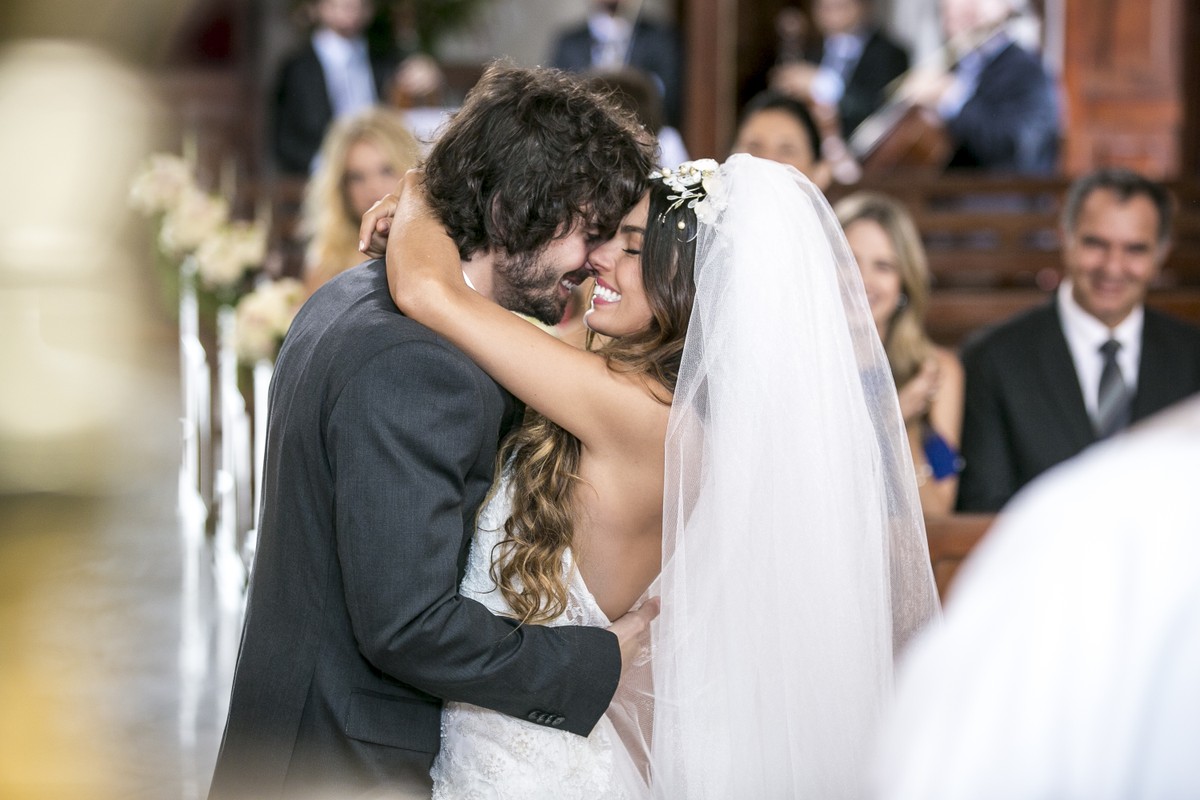 Ritinha casa com Ruy e coloca cauda de sereia na lua de mel | vem por ...