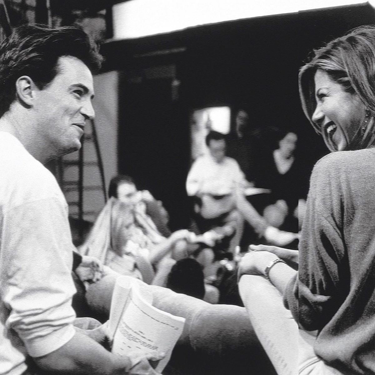Jennifer Aniston presta homenagem a Matthew Perry: 'Ele fazia parte do ...