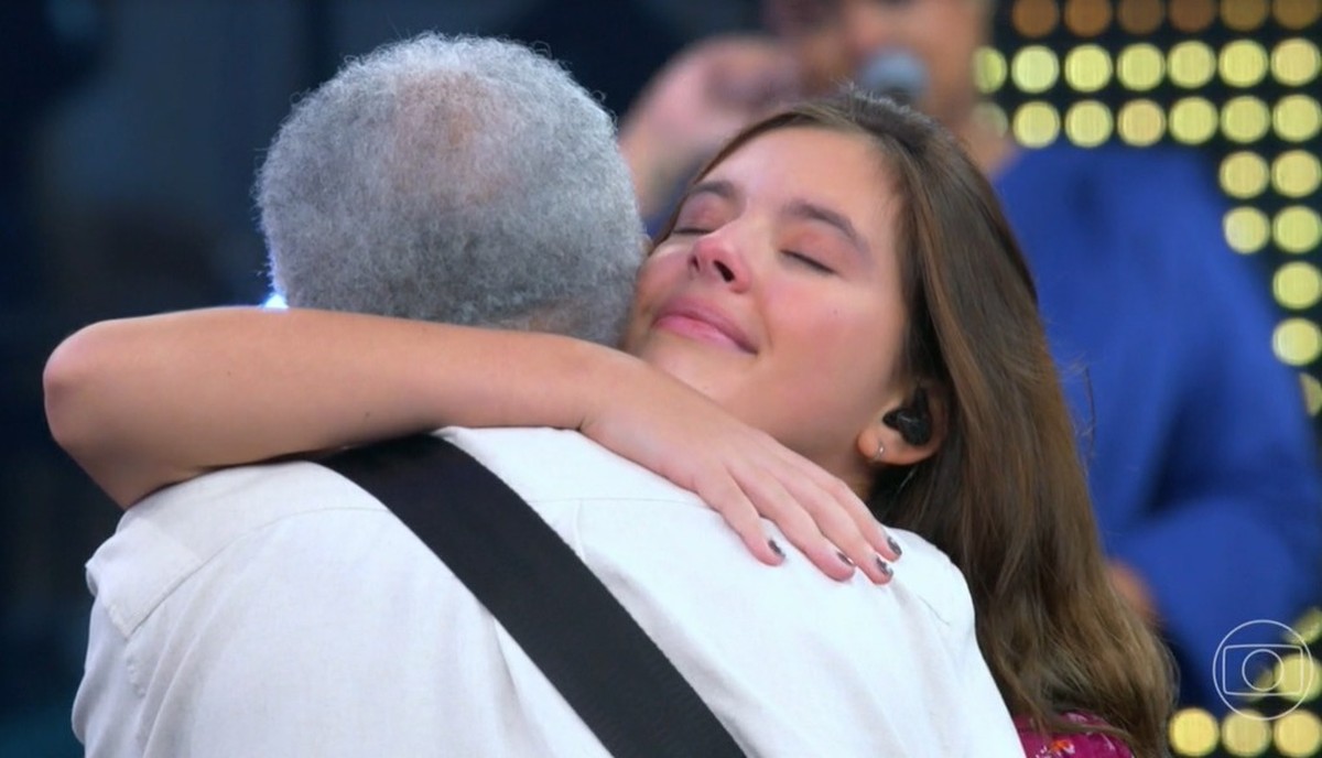 Flor Gil, neta de Gilberto Gil e filha de Bela, faz homenagem nos 80 ...