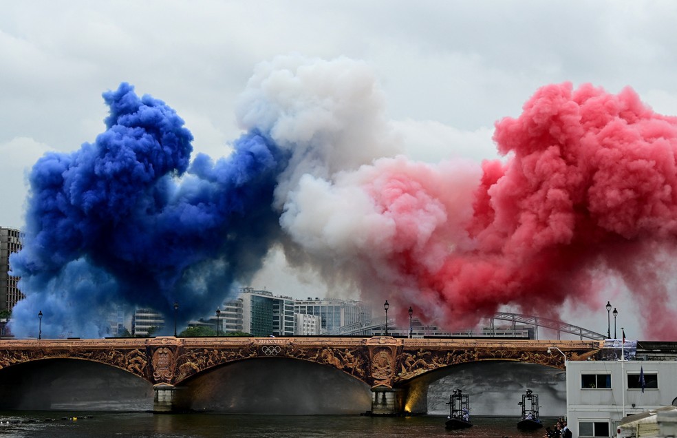Fumaça Nas Cores Da França Na Abertura Das Olimpíadas De Paris Vira