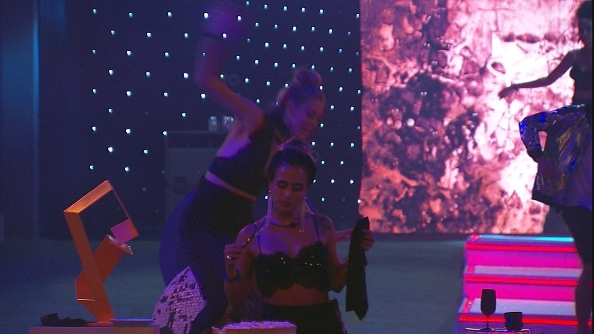 Isabella cai no chão na Festa Arte BBB | casa bbb | gshow