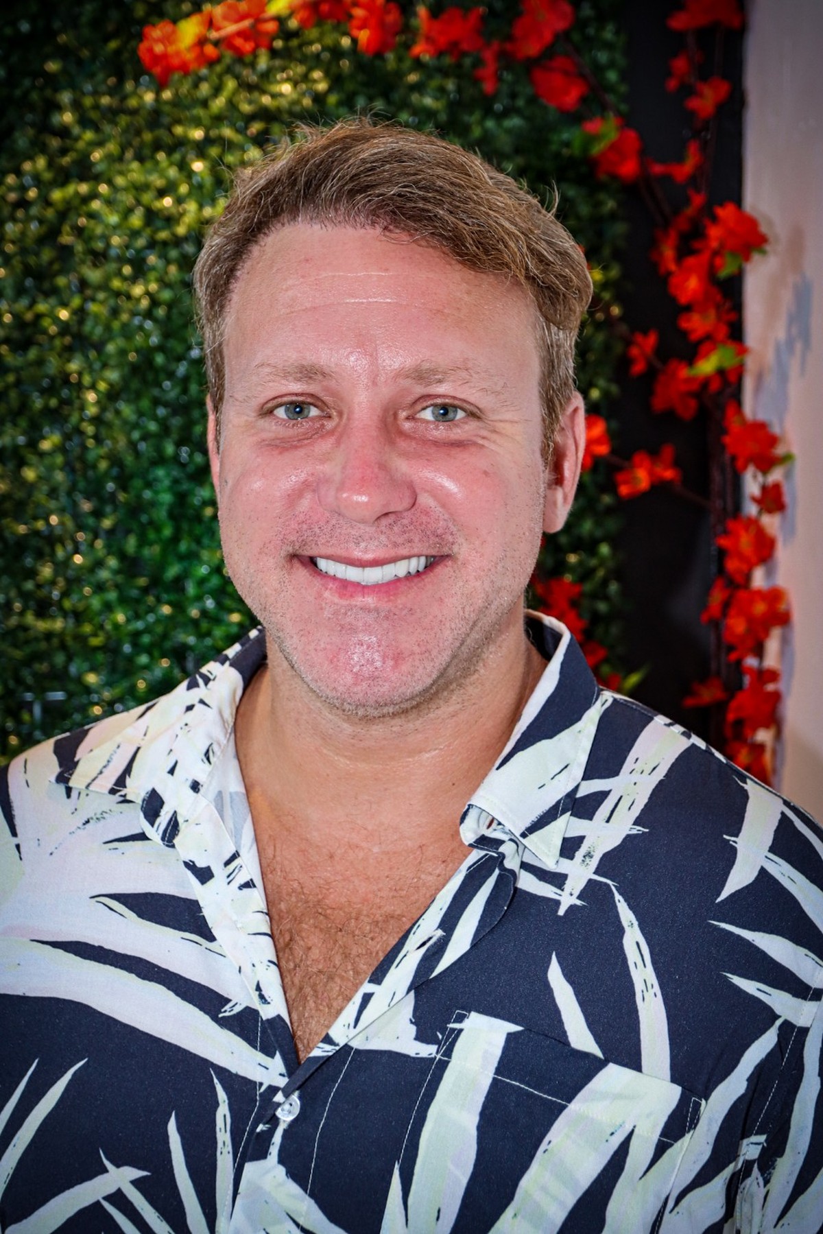 Sérgio Hondjakoff faz aplicação de botox em clínica de estética no Rio ...