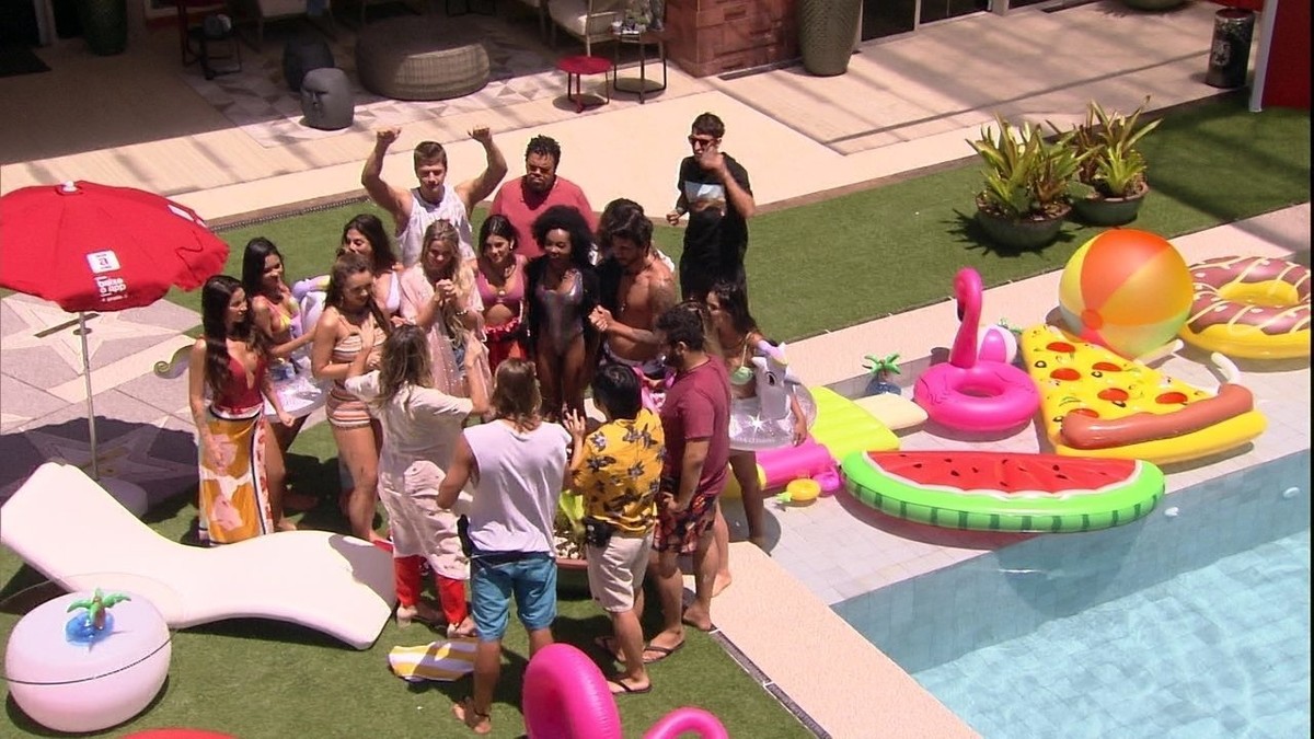 Brothers comemoram e brindam pool party | casa bbb | gshow