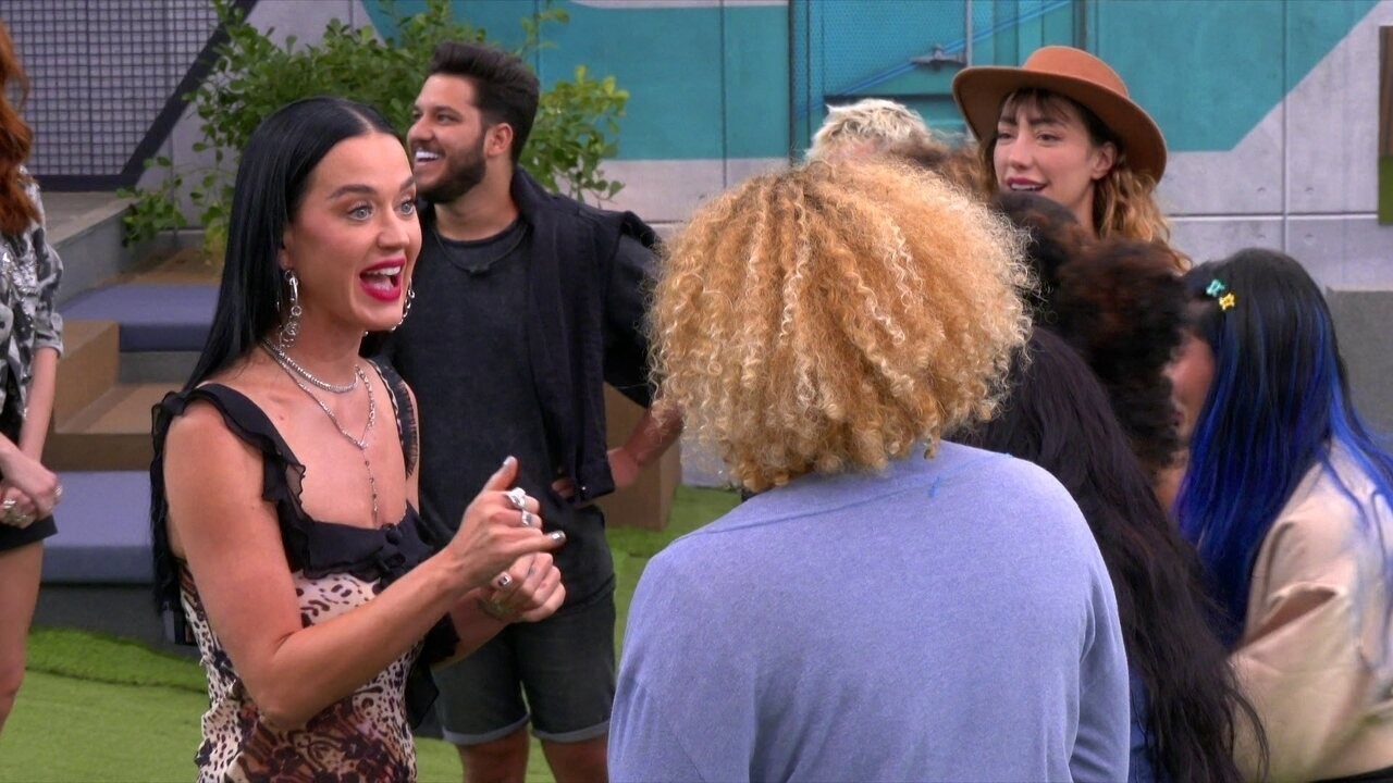 Katy Perry quebra a quarta parede e gera memes em visita ao Estrela da Casa; confira! | fora da ...