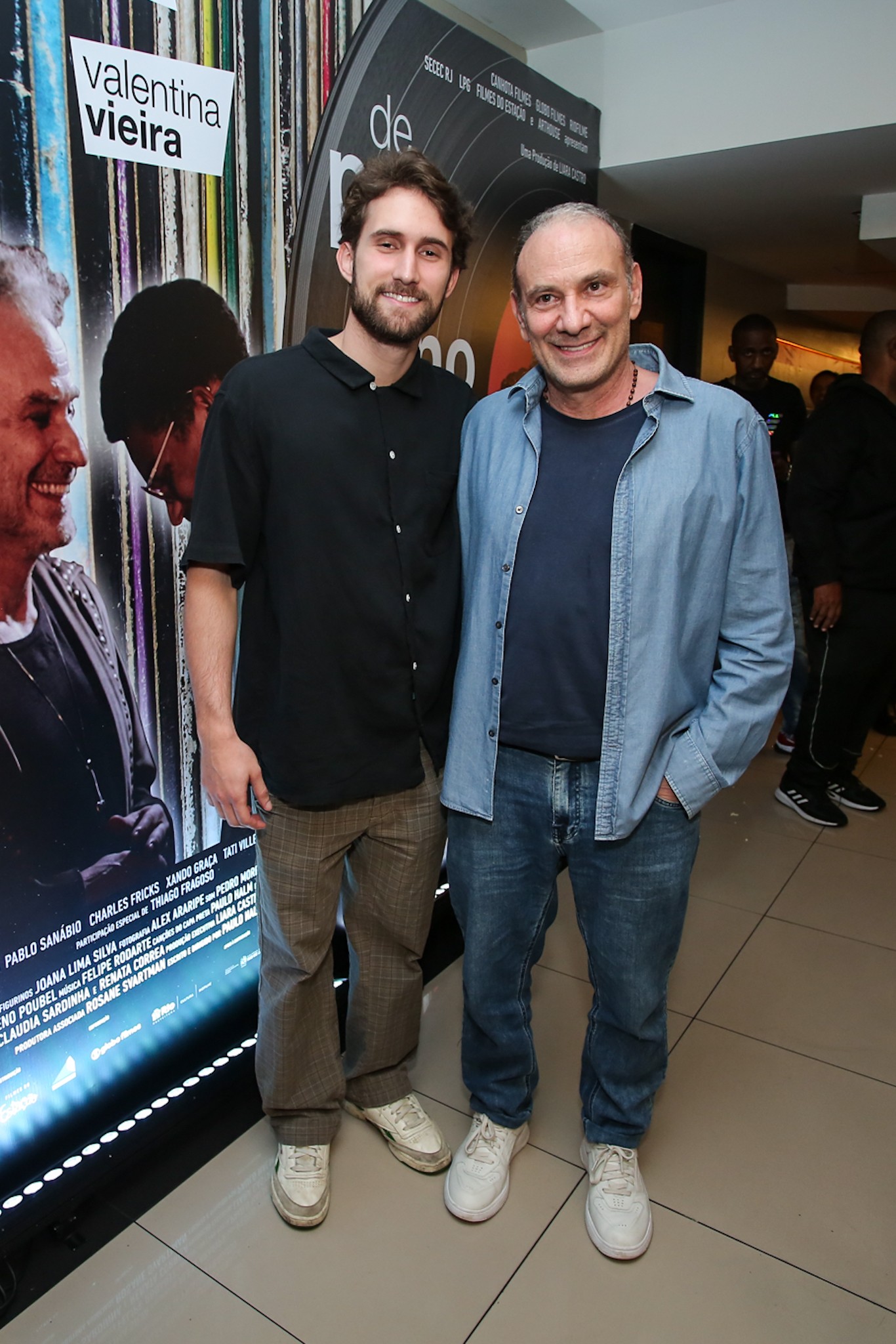 Marco Ricca vai com o filho à première de filme, no Rio de Janeiro