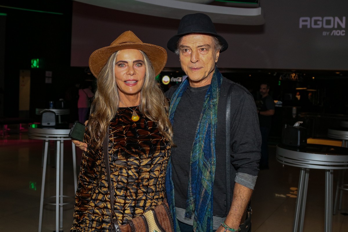 Carlos Alberto Riccelli e Bruna Lombardi fazem rara aparição em show em ...