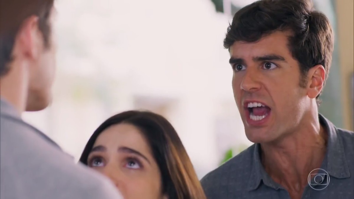 Felipe e Adônis brigam por Shirlei, que dá um fora no vizinho: 'Não ...