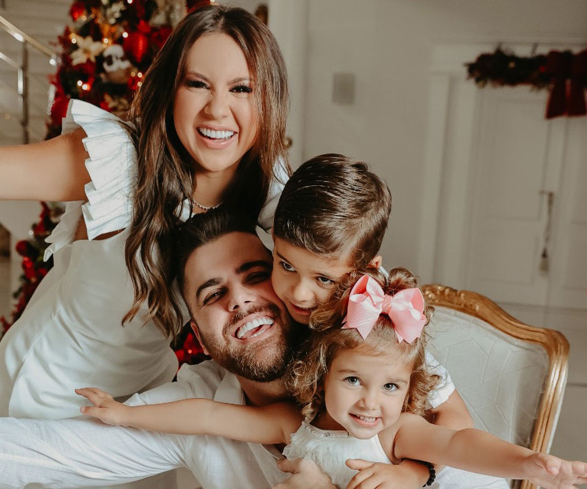 Esposa de Zé Neto, Natália Toscano abre álbum de fotos de Natal ao lado ...