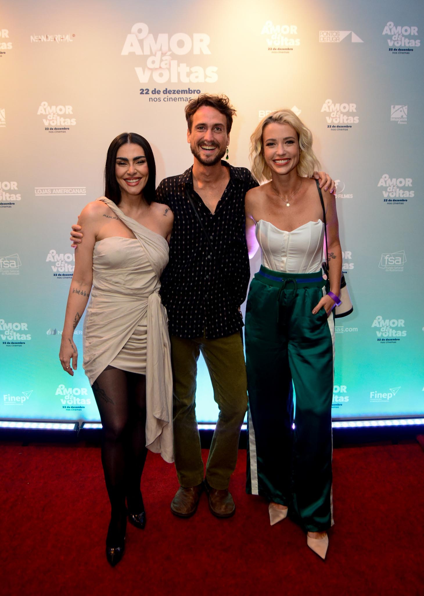 Cleo, Juliana Didone e mais famosos chegam à pré-estreia de 'O Amor Dá ...