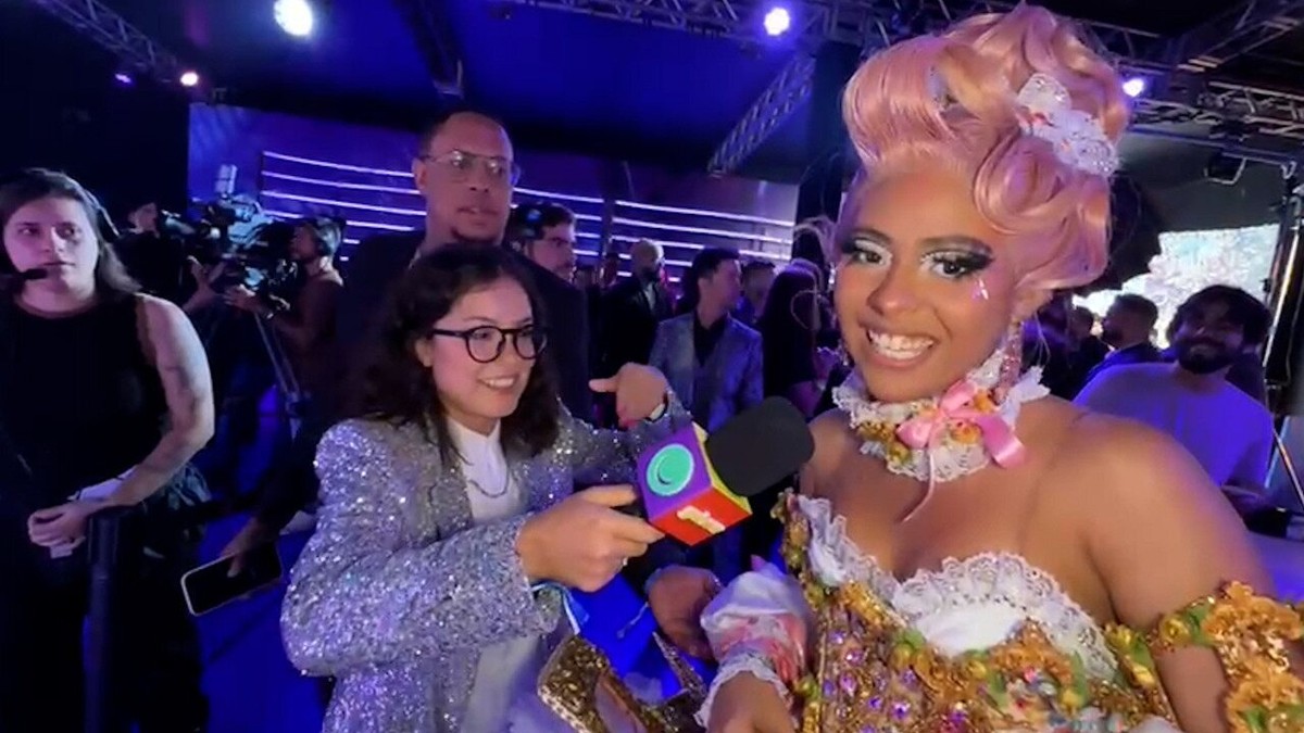 Prêmio Multishow: Samanta Alves 'deita' na roupa de Wenny Isa e pede ...