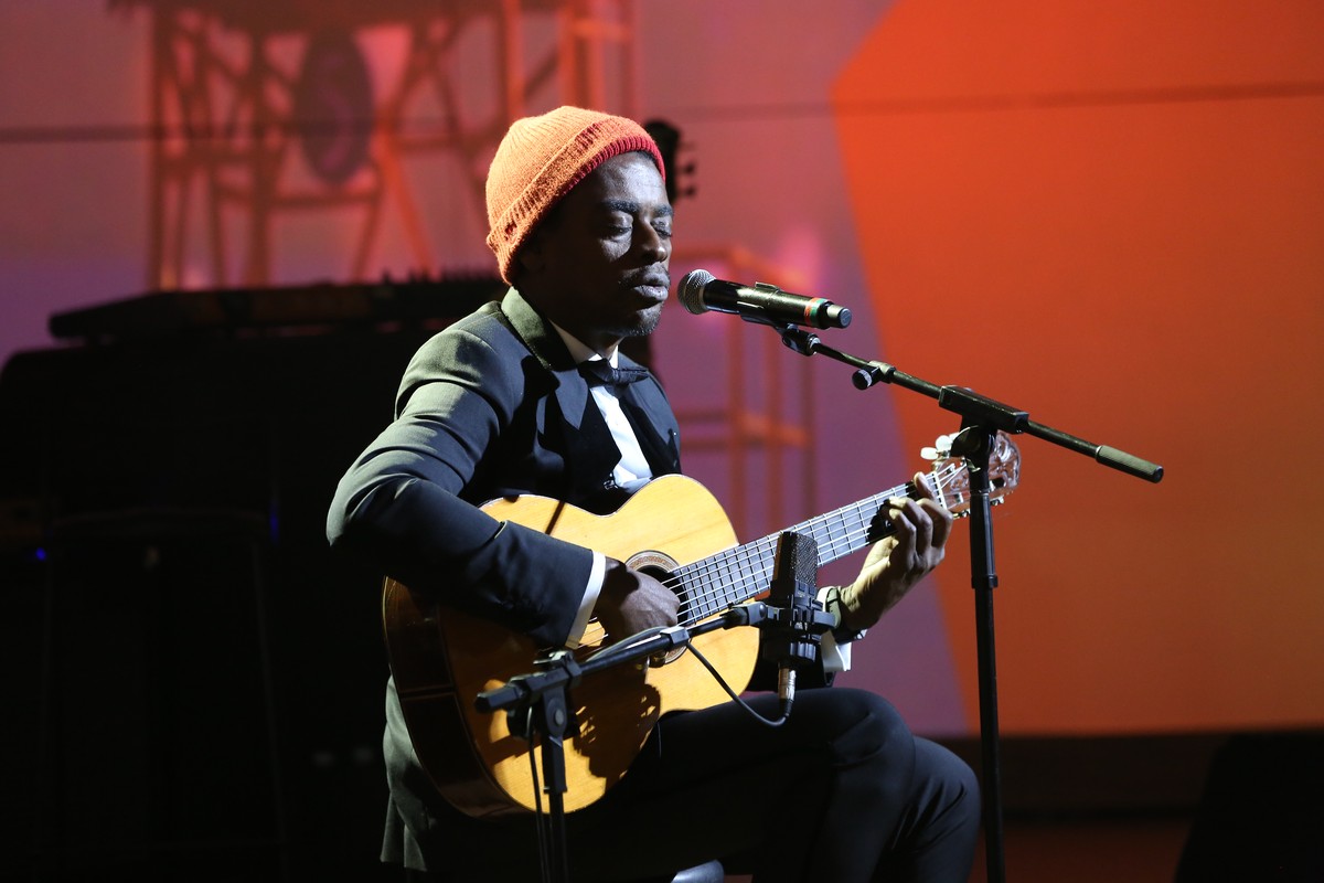 Seu Jorge canta David Bowie e é elogiado na web | TV | gshow