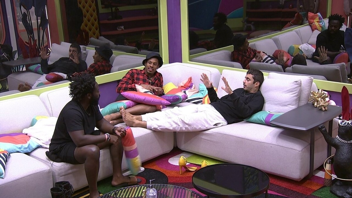 Após prometer parar de fumar, Pedro Scooby fala para Paulo André: 'Acha ...