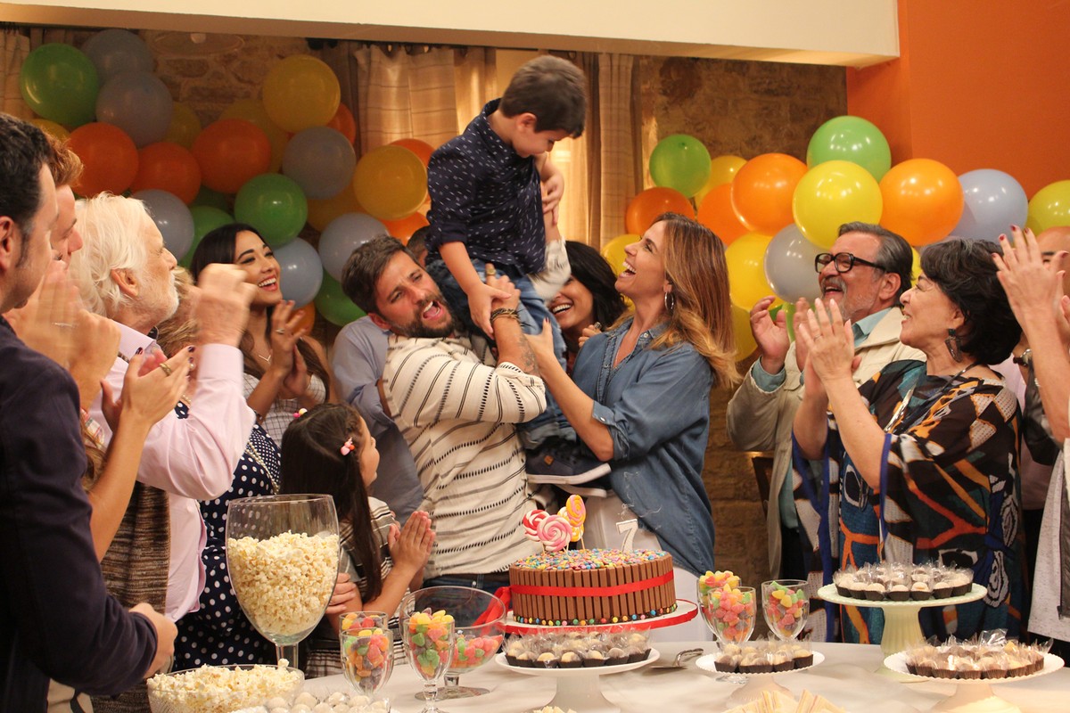 Família de Mario e Alice cresce após o tempo passar em Arraial | Gshow