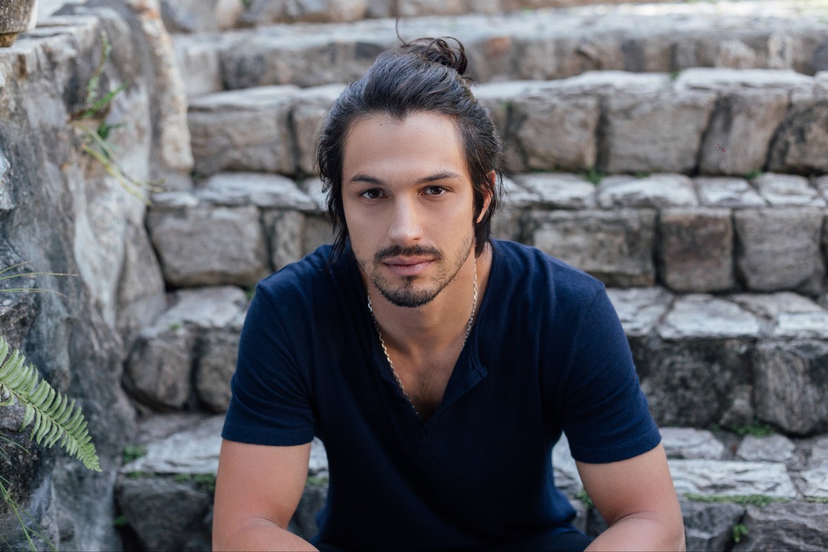 Romulo Estrela recebe homenagem de colegas de elenco em seu aniversário ...