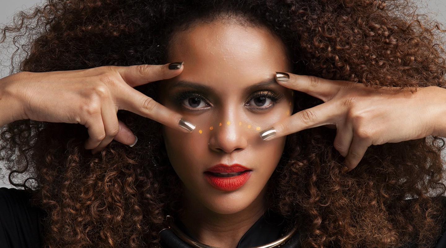 Relembre os figurinos estilosos da personagem de Taís Araújo em 'Mister ...