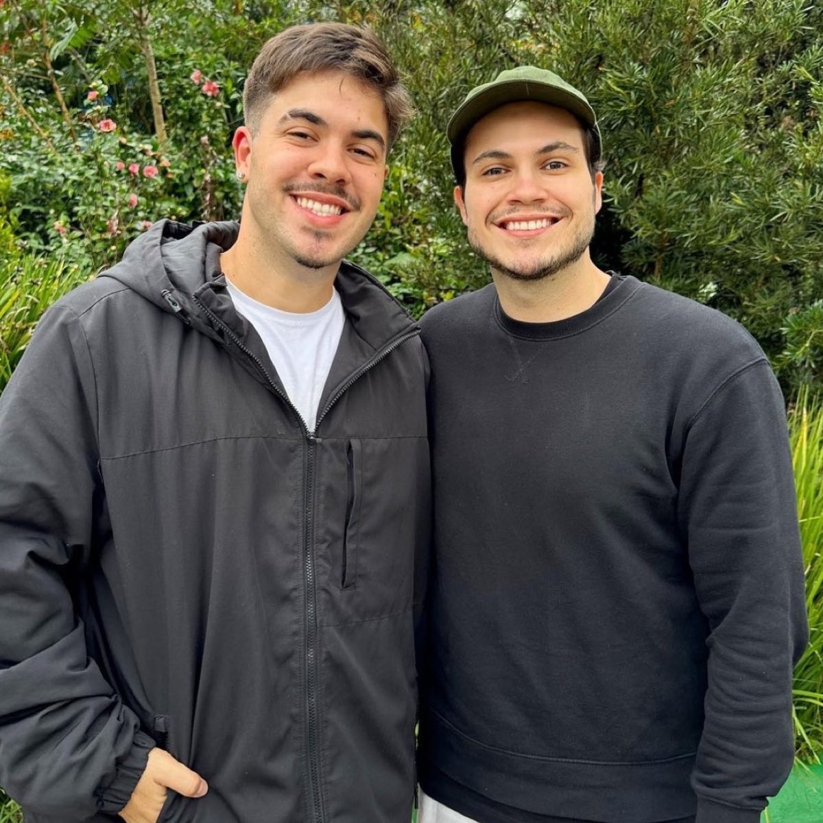 Alvaro diz que noivo terminou relacionamento por mensagem e explica ida à Farofa da Gkay 2023 ...