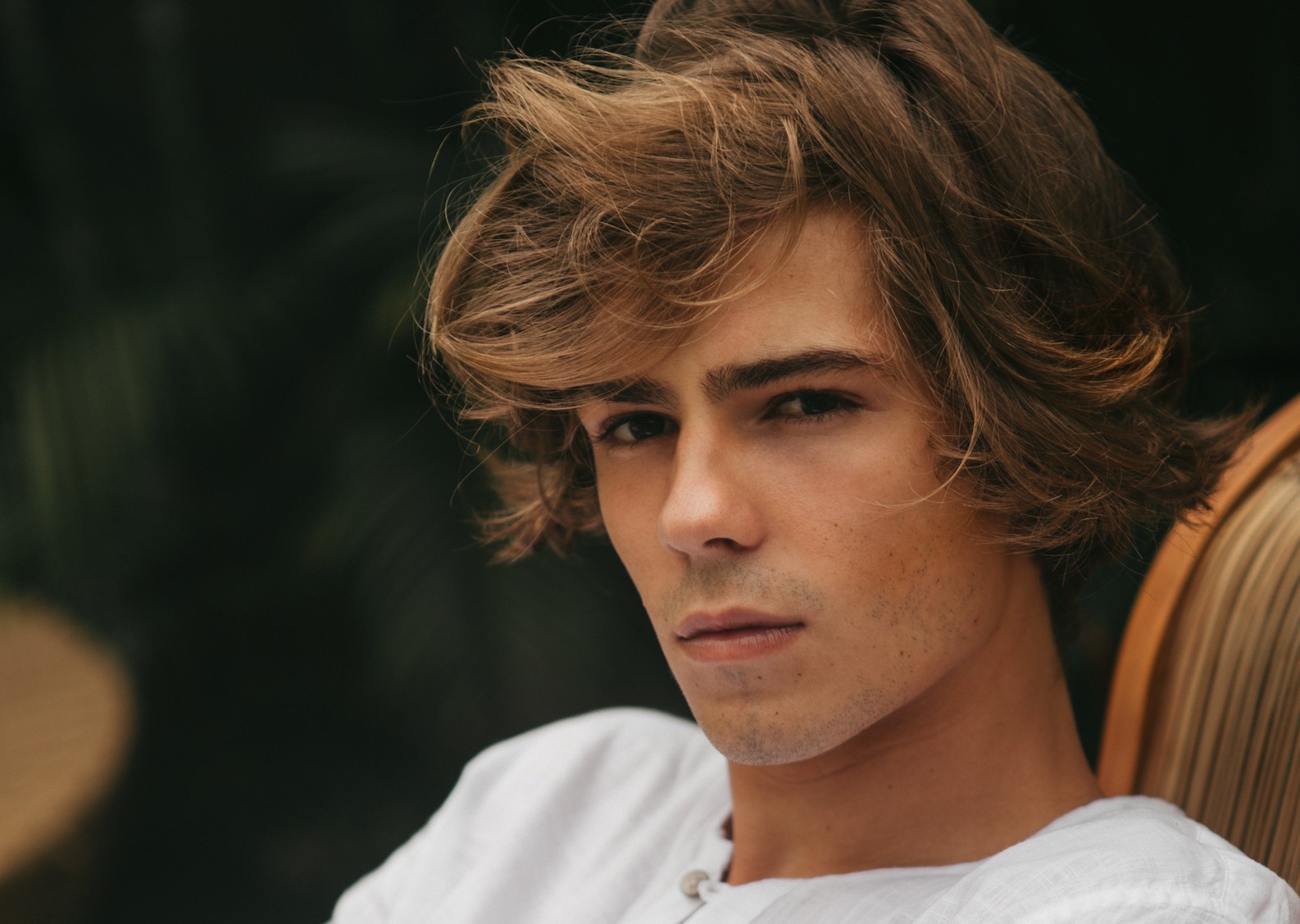 Filho de surfista francês, Lucca Picon foca na carreira artística e ...